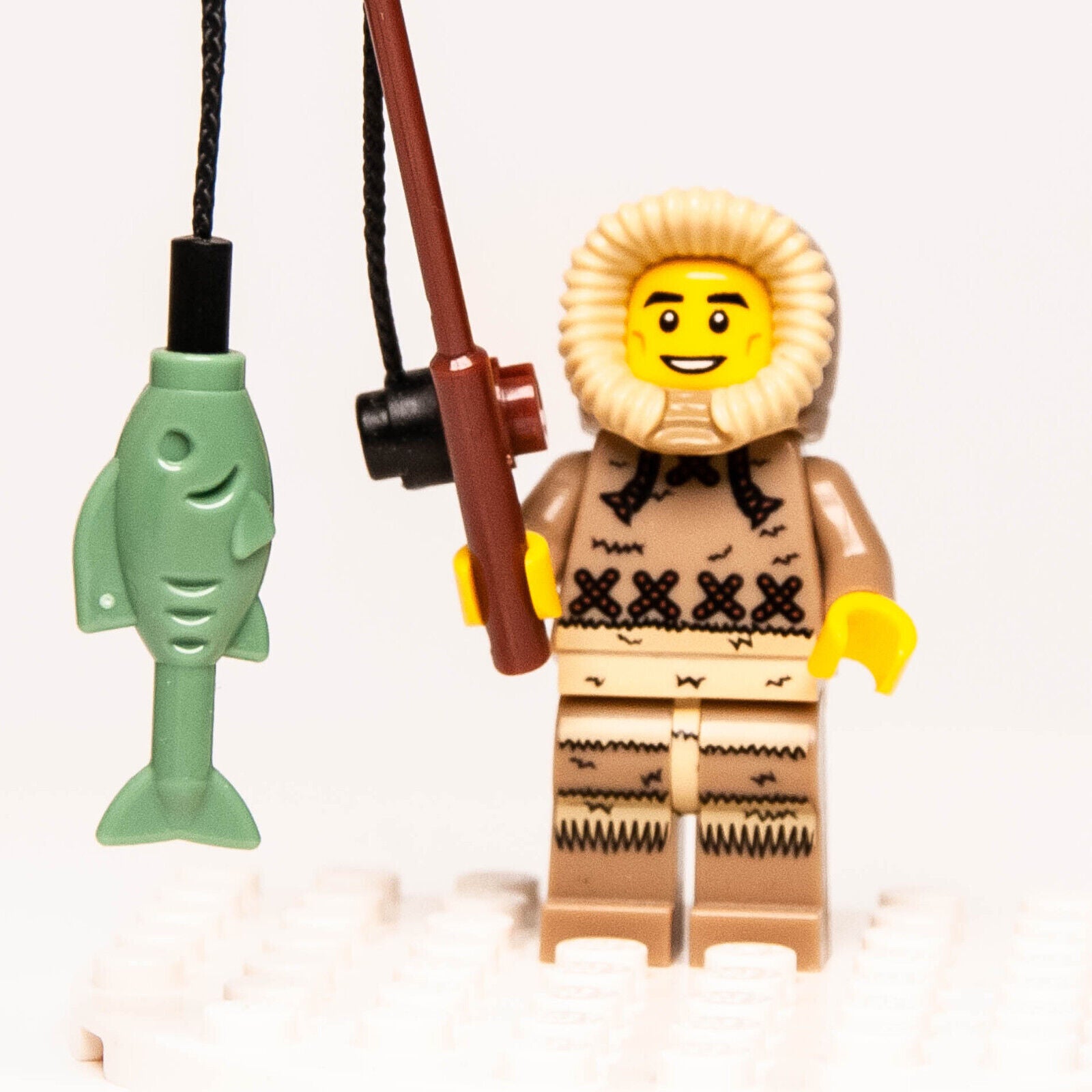 New LEGO CMF Series 5 - Ice Fisherman Minifigure (col05-4) 8805 col068