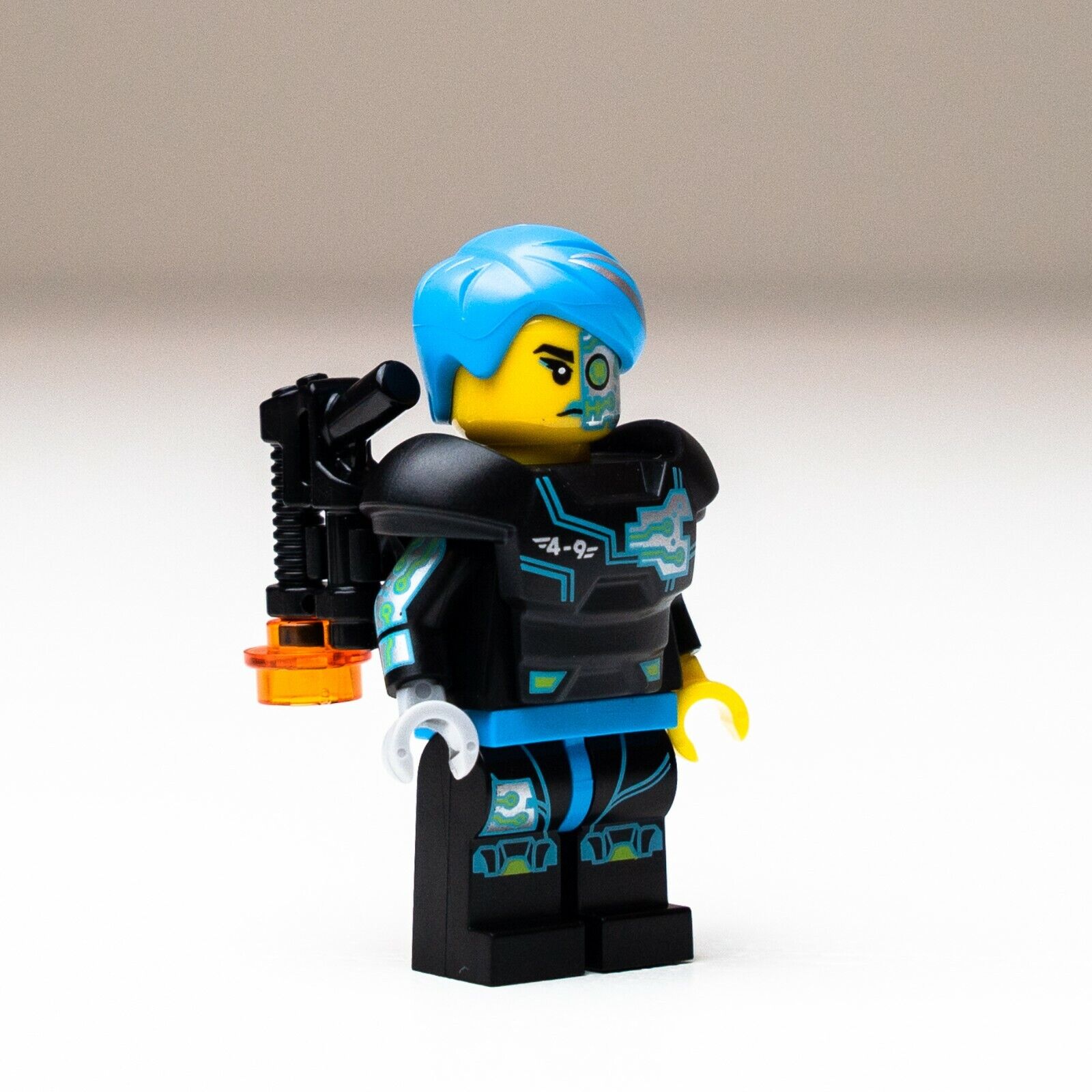 New LEGO Cyborg Girl (w/ Stand and Accessories) Minifigure - (col16-3)