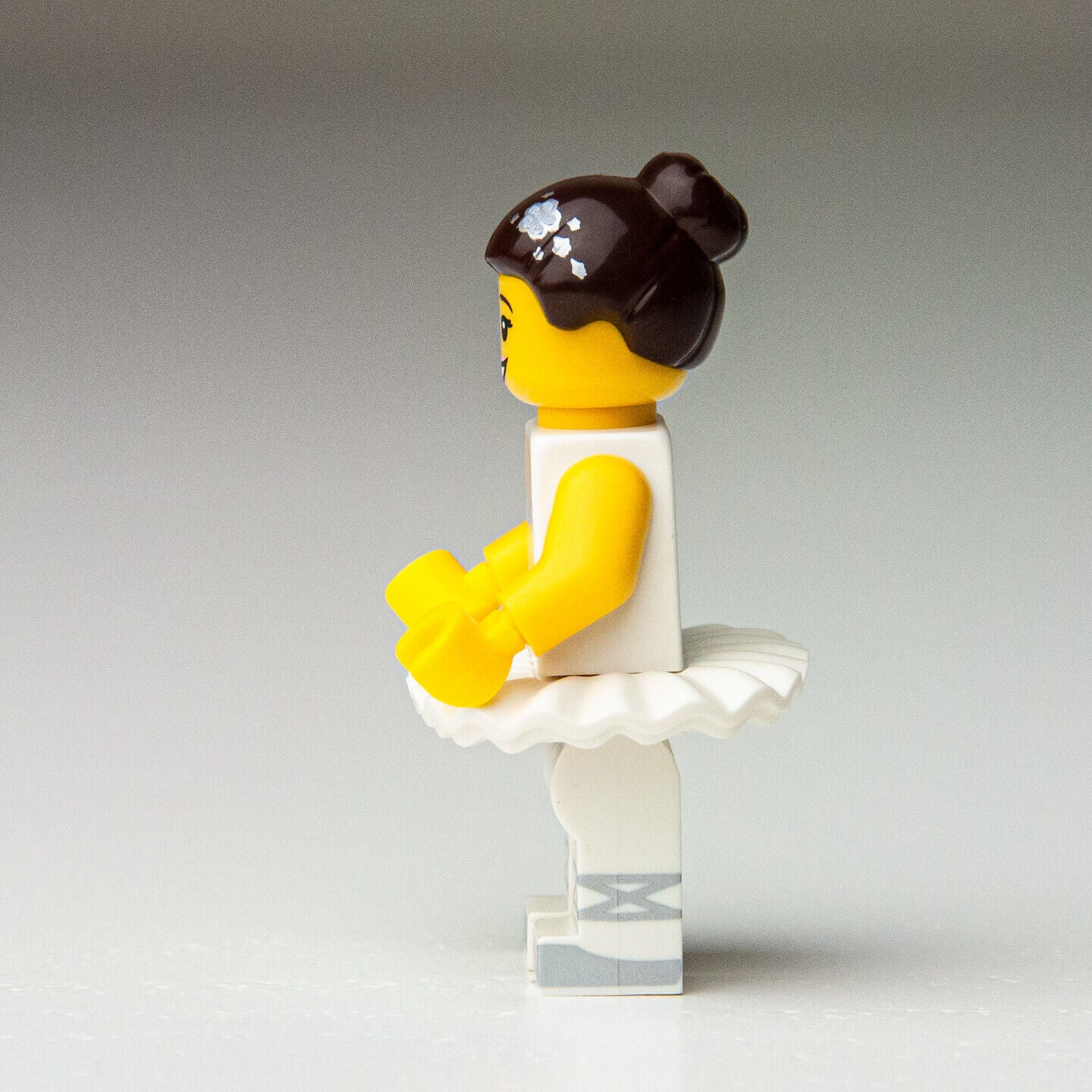 New LEGO Minifigure Ballerina w/ Stand- CMF Series 15 - 71011 (col15-1