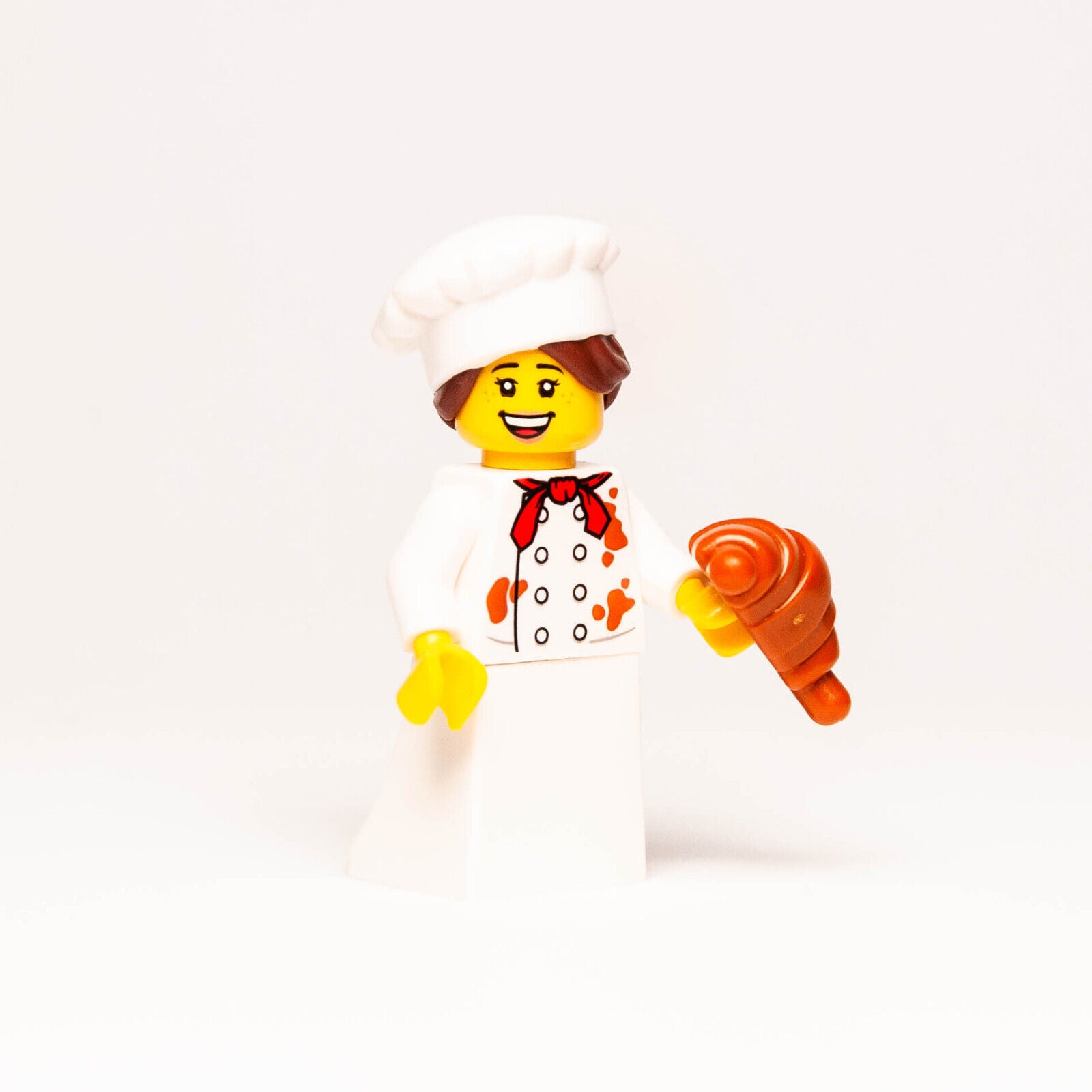 New LEGO BAM Minifigure 2023 - French Female Pastry Baker Chef w/ Croi