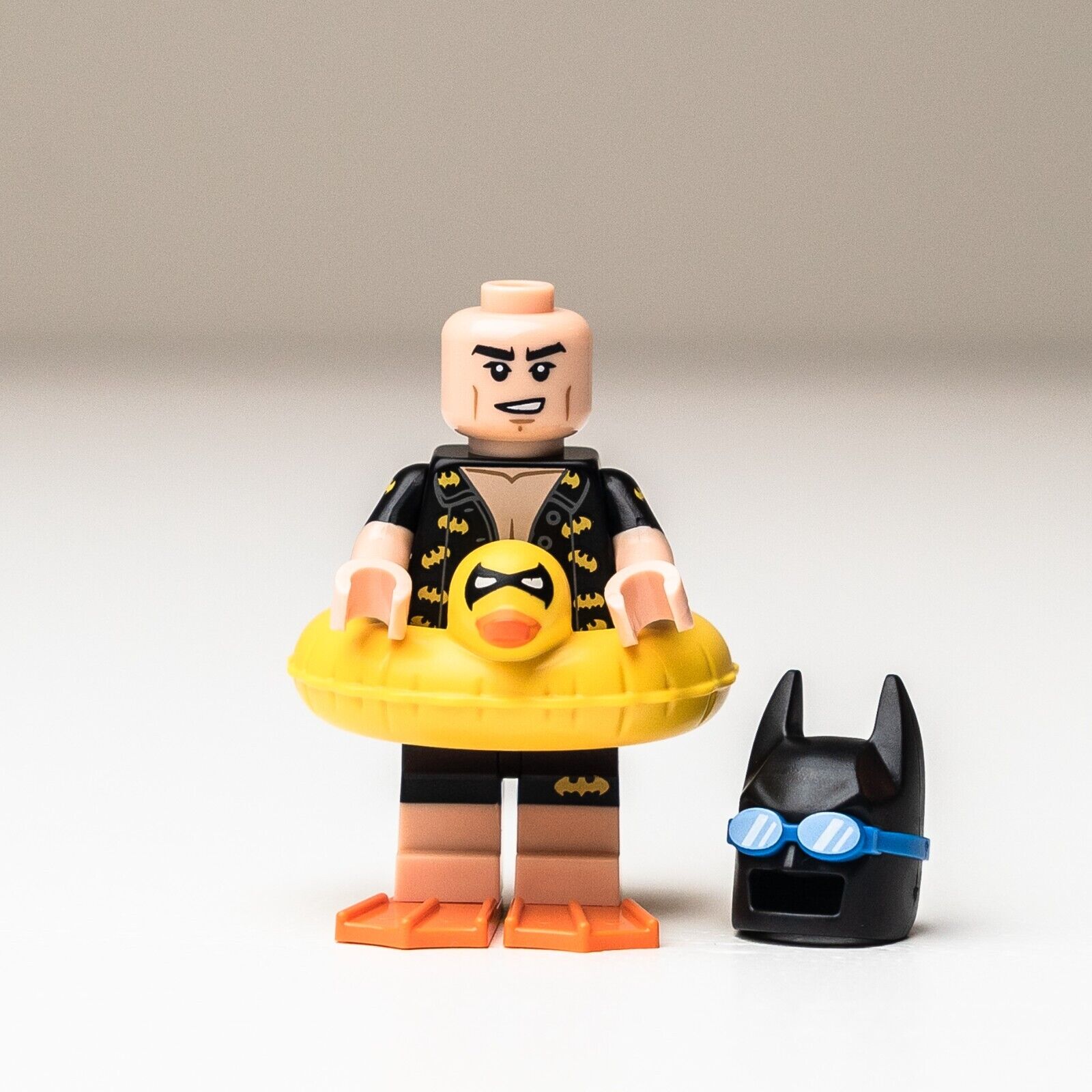 NEW Lego DC Batman Series 1 CMF 71017 Minifig: Beach Vacation Batman