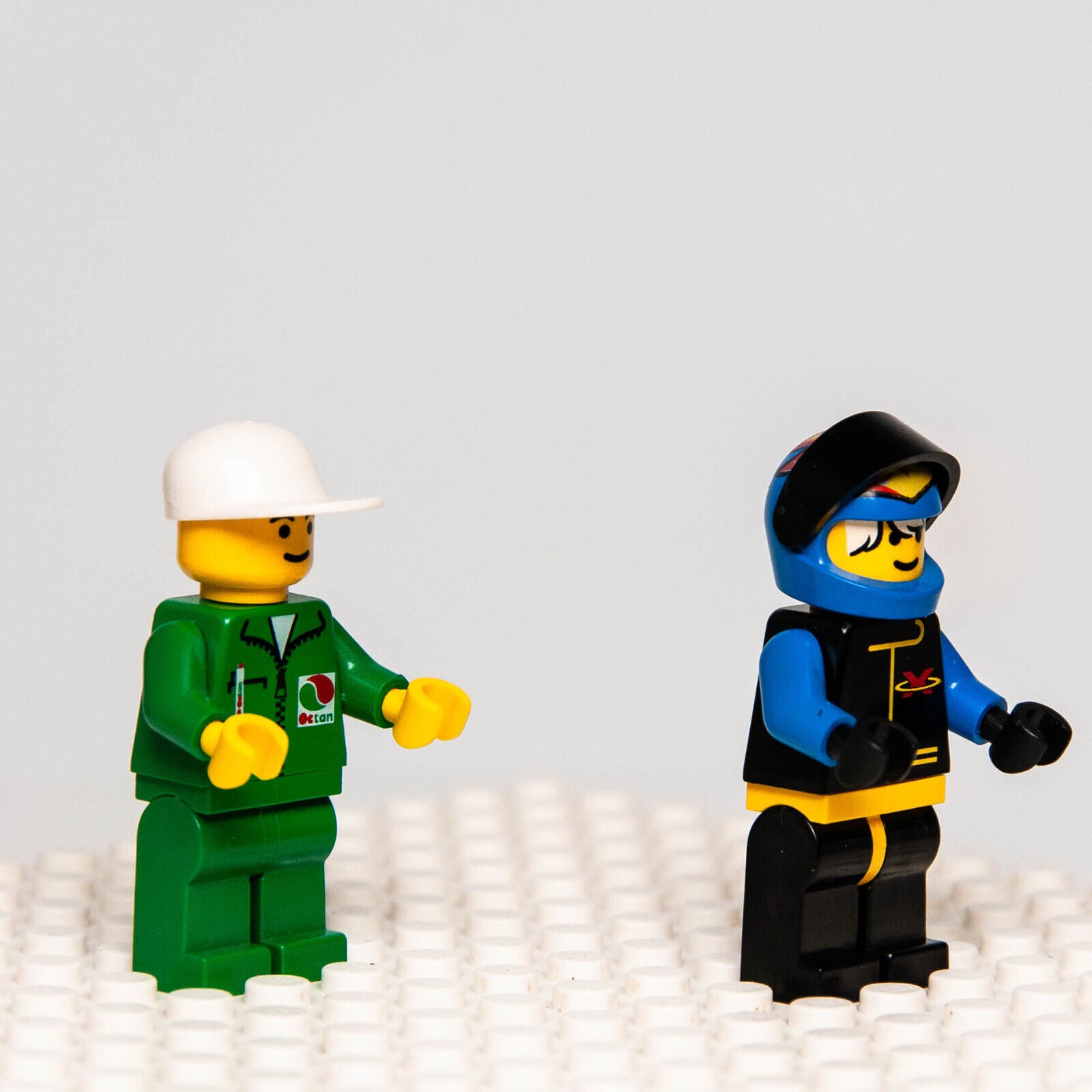 LEGO 6580 Town Extreme Team Land Jet 7 - Minifigures Lot