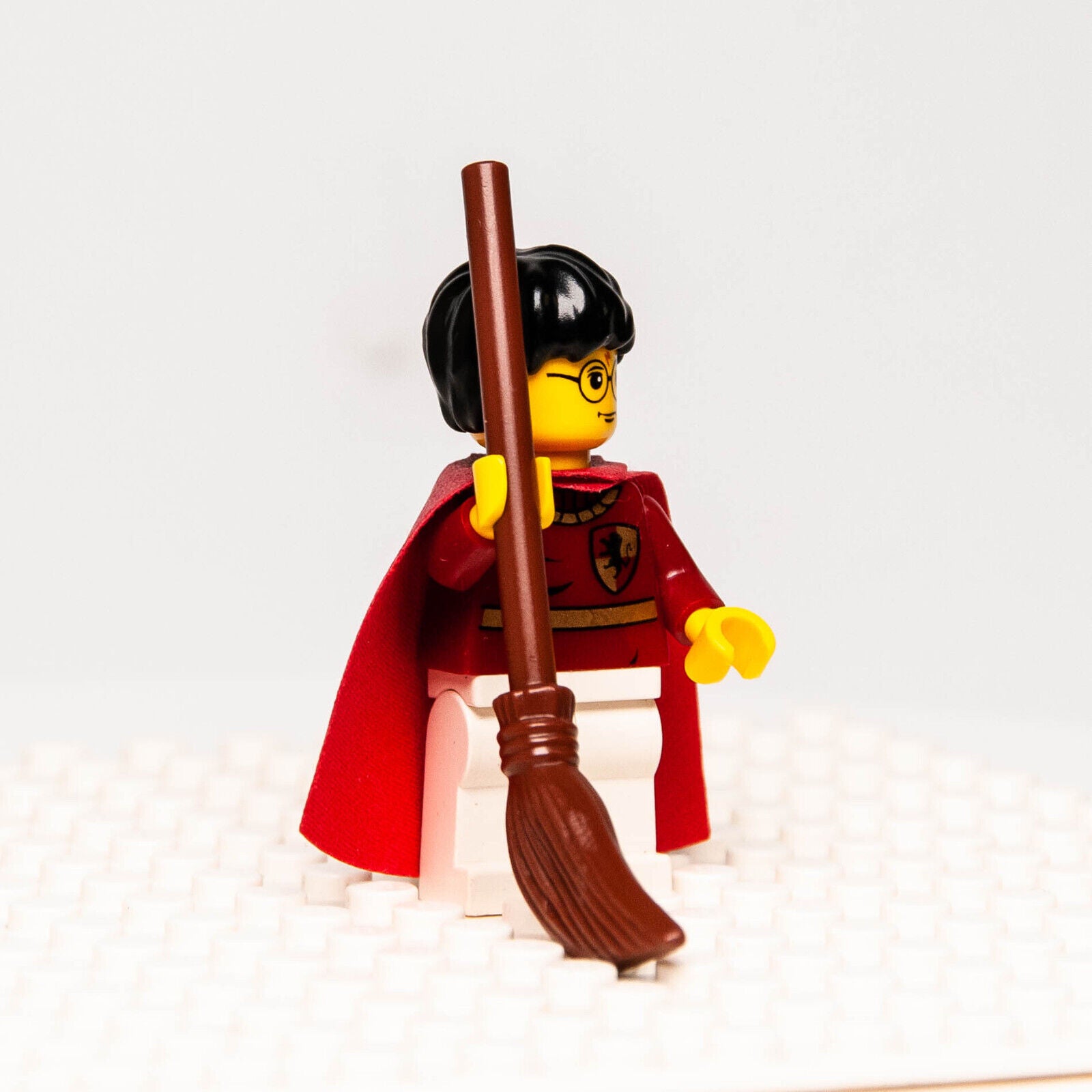 LEGO Minifigure Harry Potter Dark Red Quidditch Uniform (hp019) w/ Bro