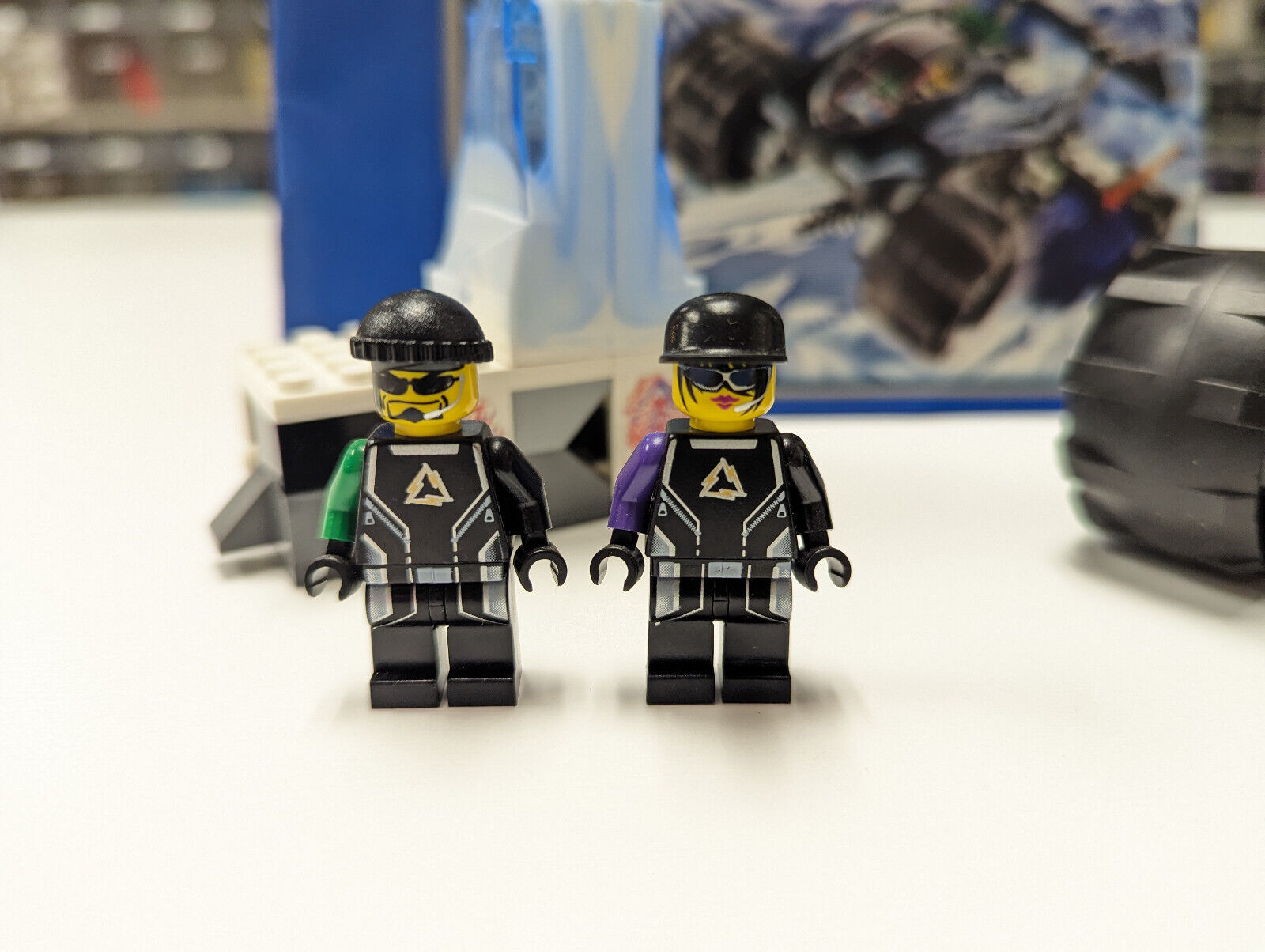 LEGO 4744 Alpha Team Tundra Tracker Complete w/Minifigs and Instructio