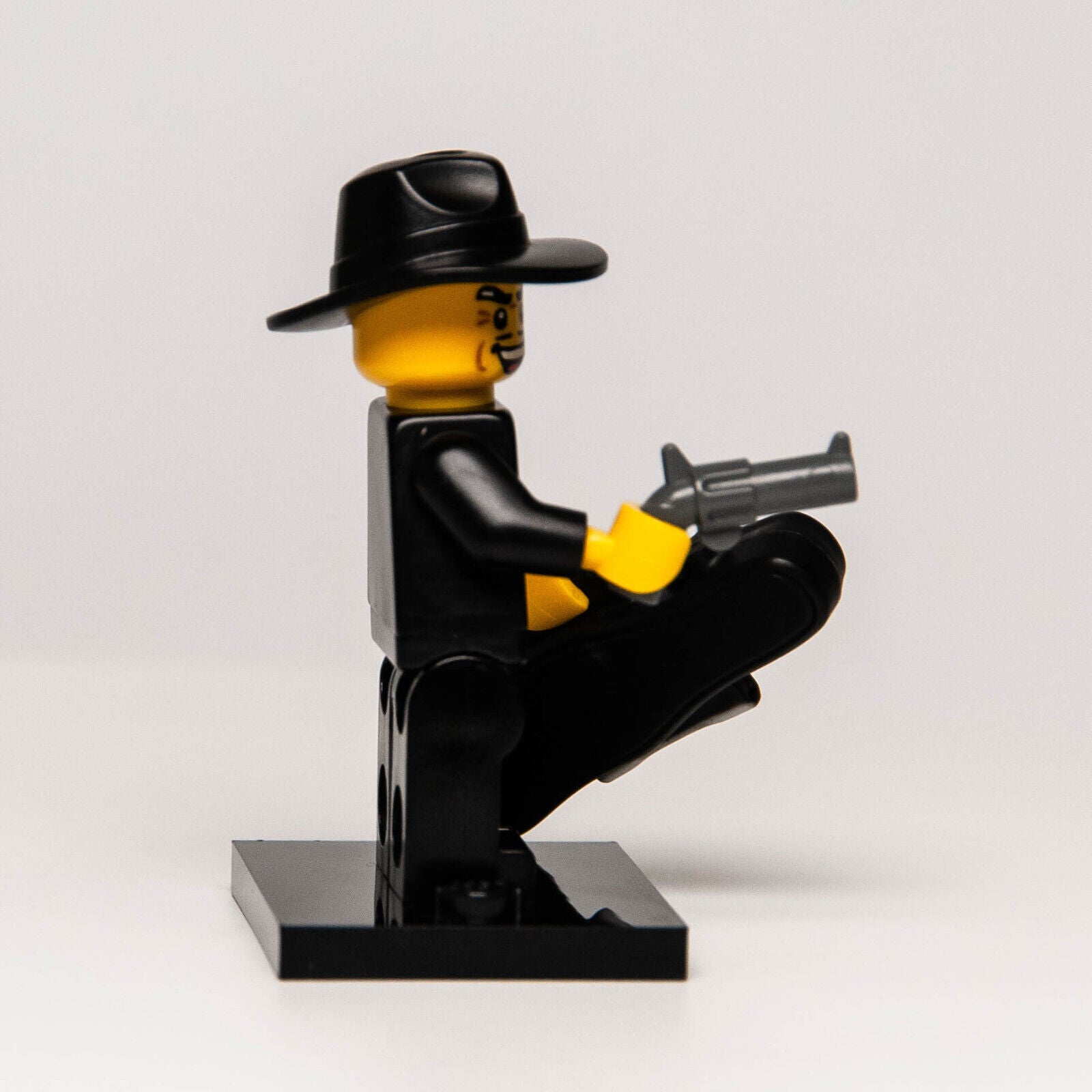 Lego CMF Minifigure Series 5 - Gangster w/ Violin Case (col05-15) col0