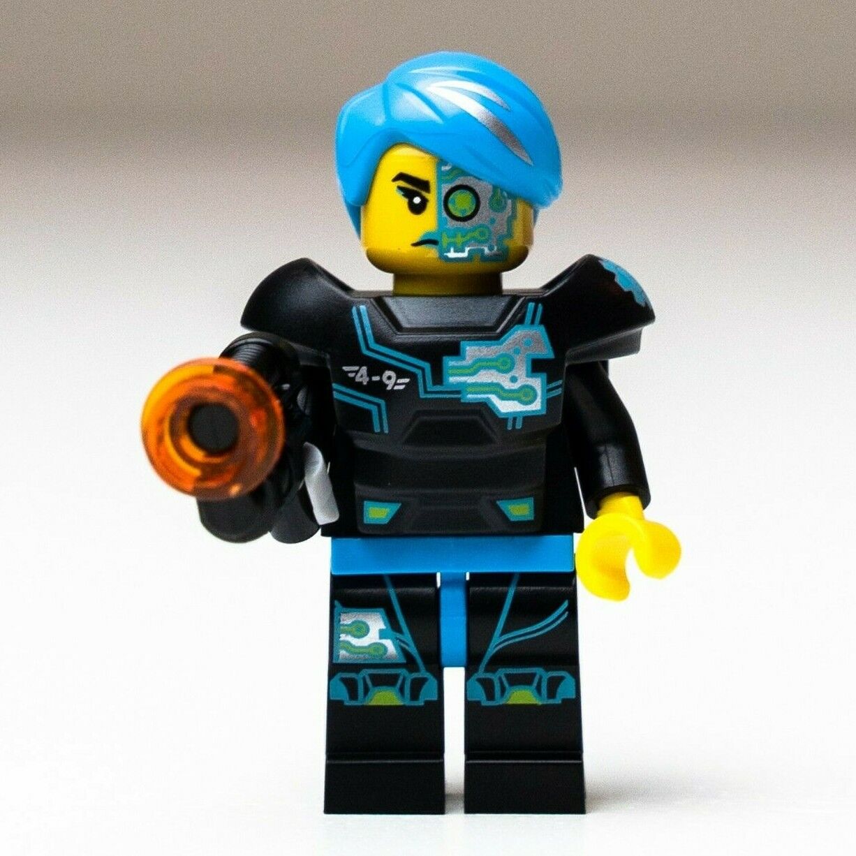 New LEGO Cyborg Girl (w/ Stand and Accessories) Minifigure - (col16-3)