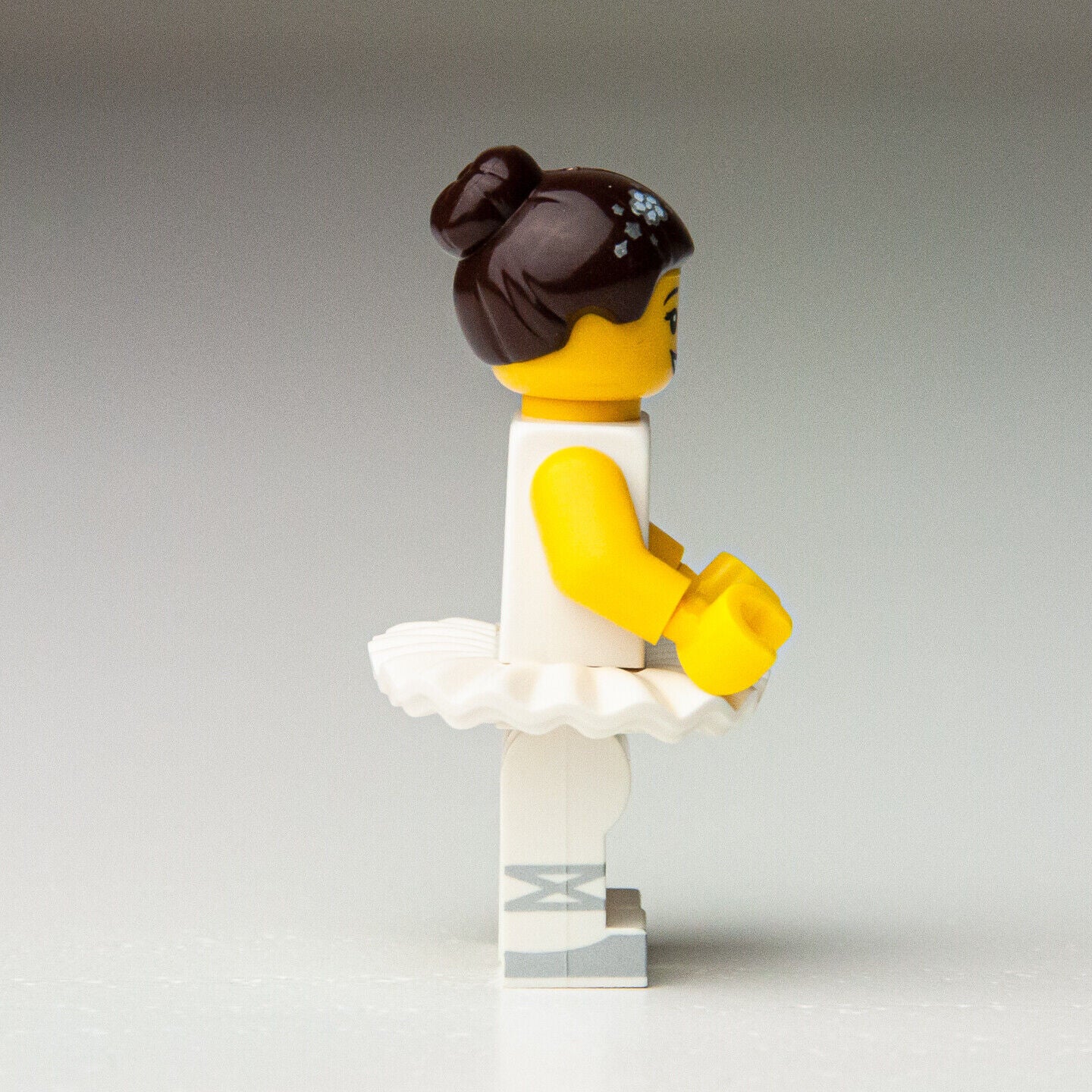 New LEGO Minifigure Ballerina w/ Stand- CMF Series 15 - 71011 (col15-1