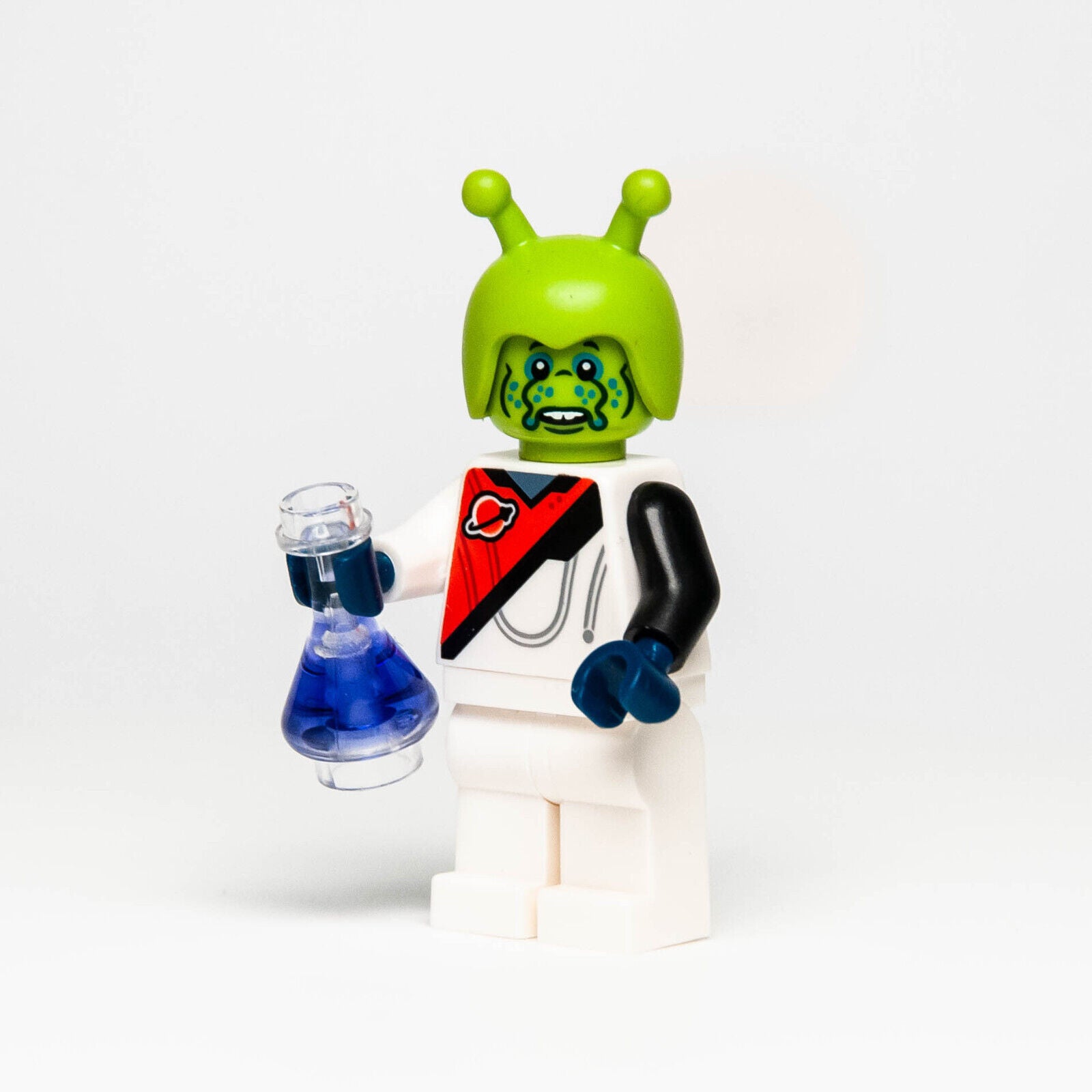 New LEGO 2024 BAM Minifigure - Green Space Alien Scientist w/ Purple F