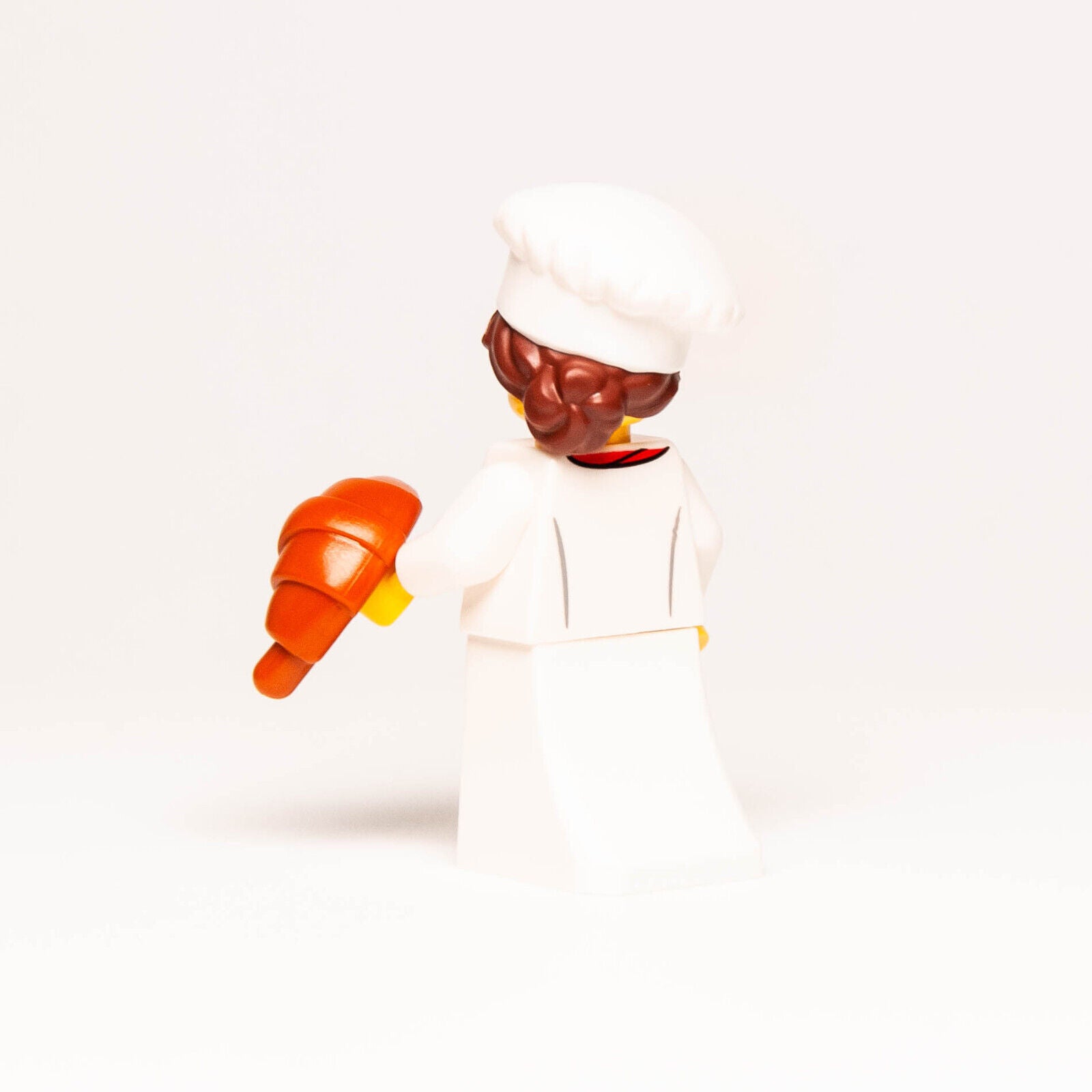 New LEGO BAM Minifigure 2023 - French Female Pastry Baker Chef w/ Croi