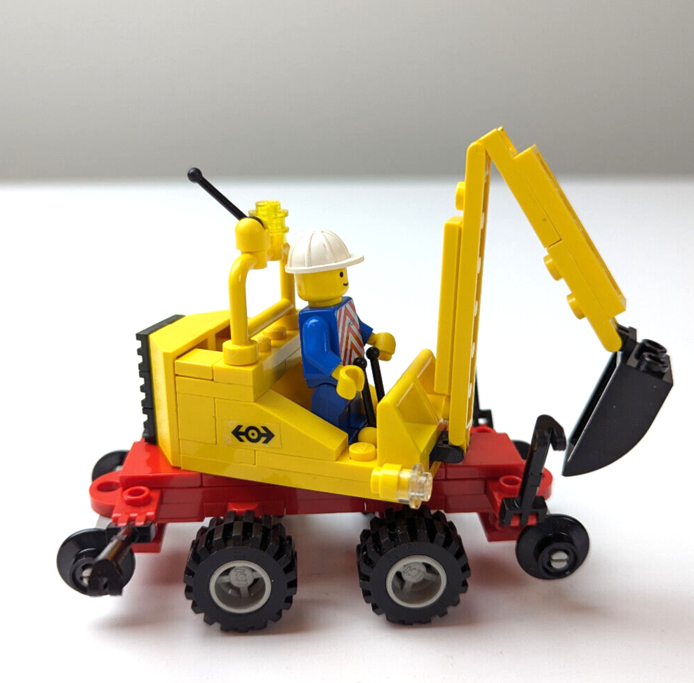 LEGO Town 9V Train 4525 Road and Rail Repair - 100% Complete with Manu