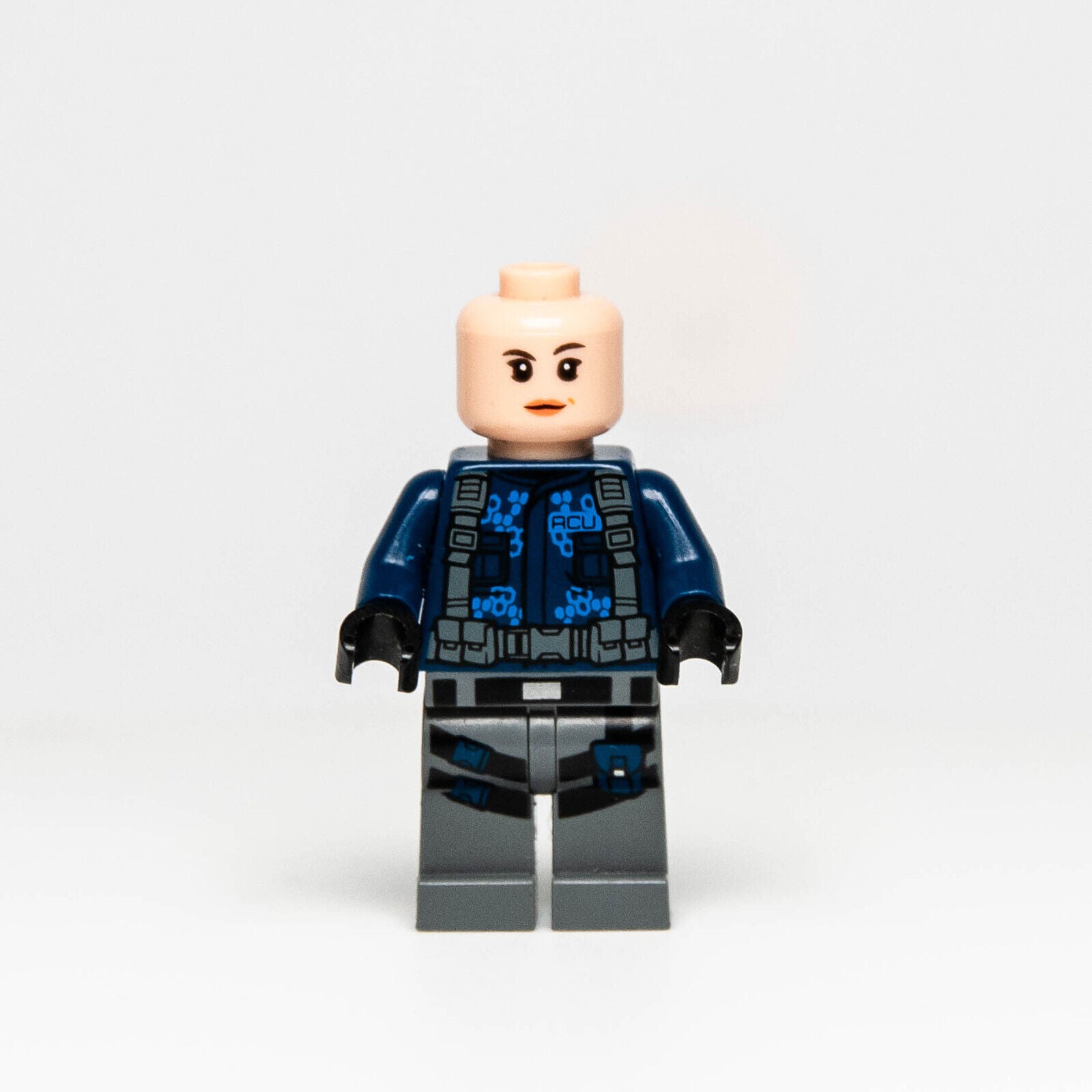 Lego Minifigure Acu Female Trooper Vest Jw007 Jurassic World 75918