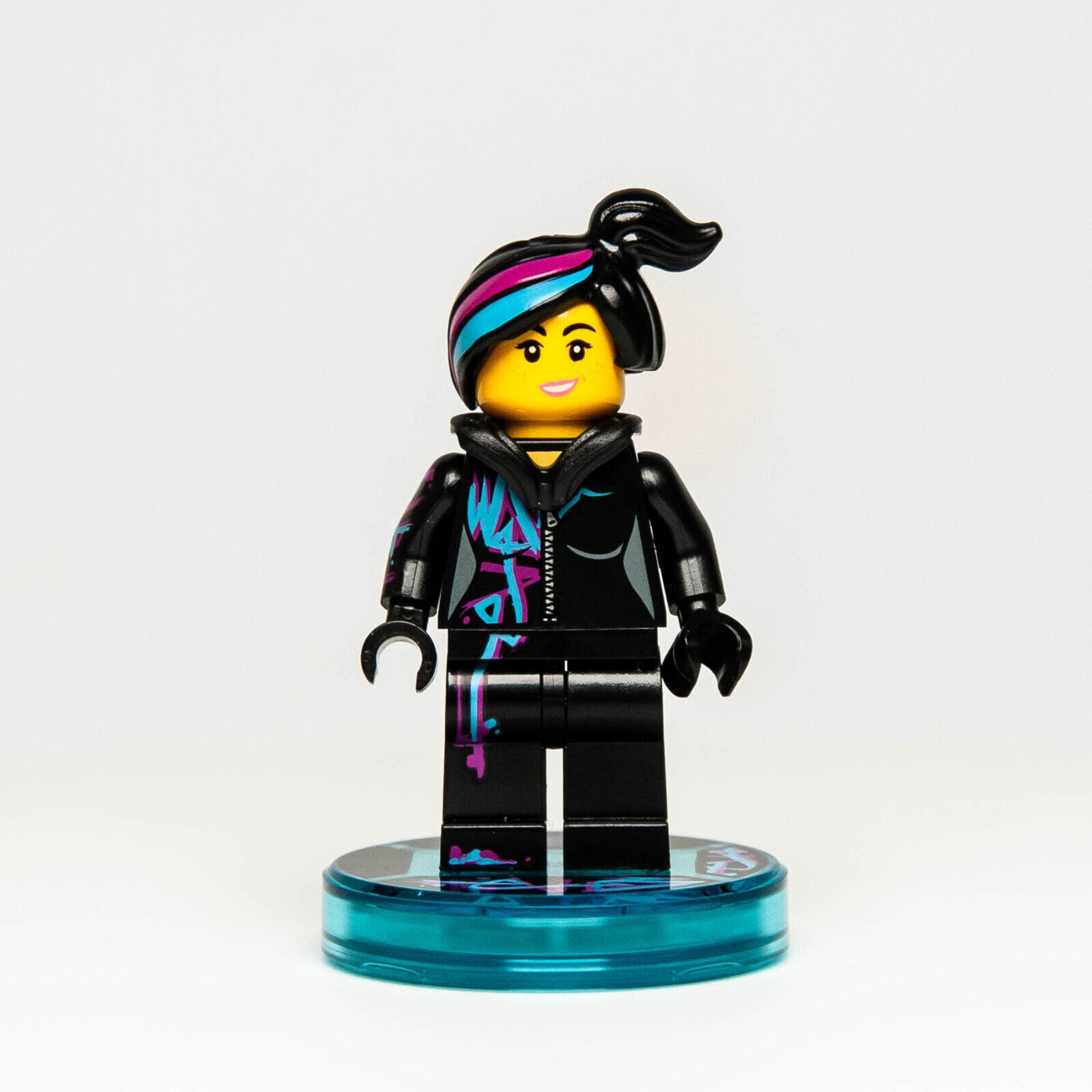 New Lego Minifigure - Wyldstyle w/ Dimensions Base Tag Relic Tile 7120