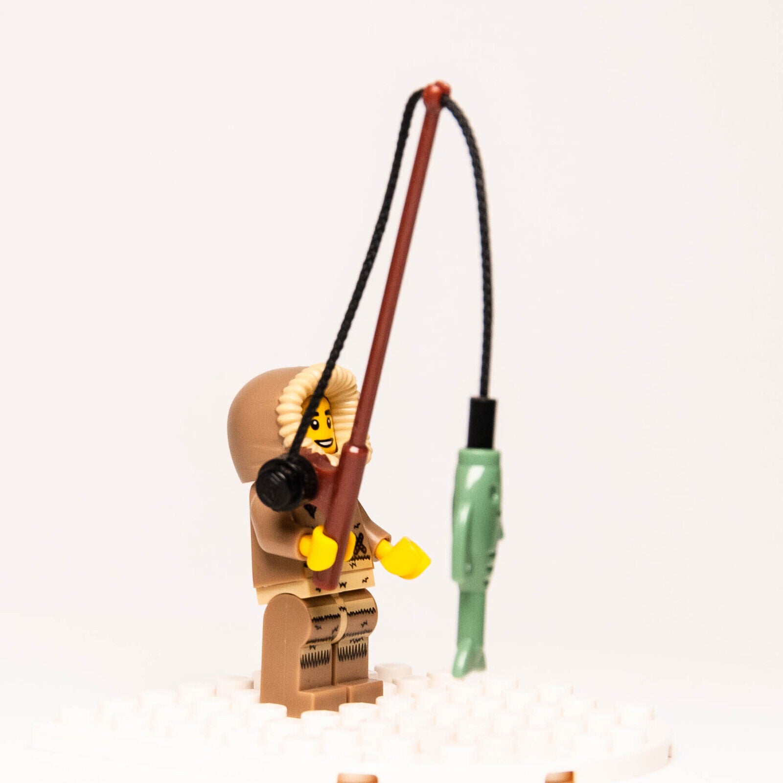 New LEGO CMF Series 5 - Ice Fisherman Minifigure (col05-4) 8805 col068