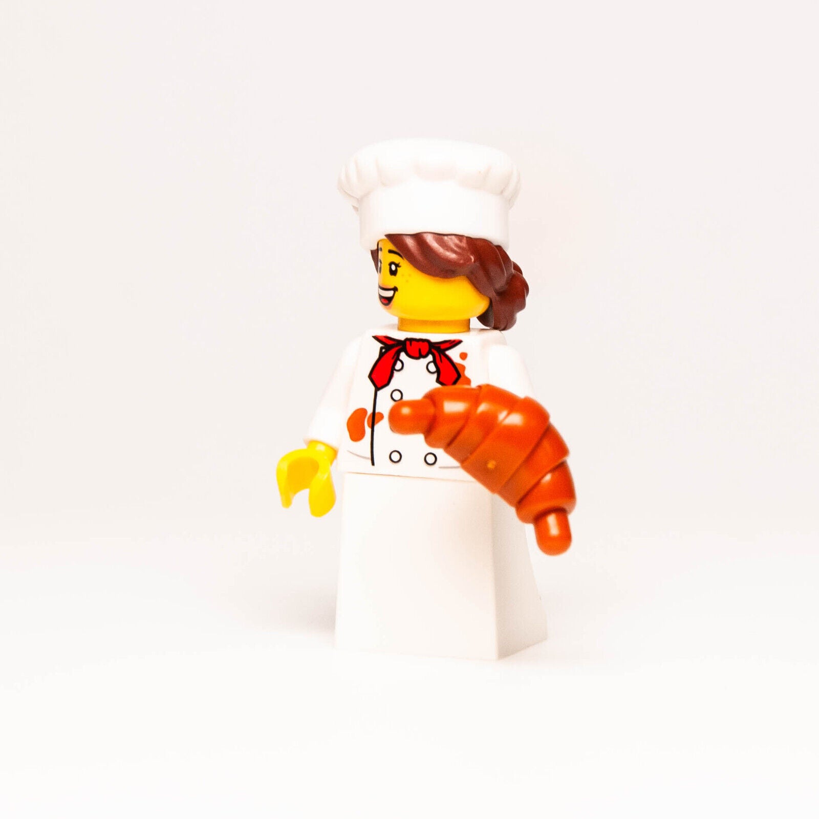 New LEGO BAM Minifigure 2023 - French Female Pastry Baker Chef w/ Croi
